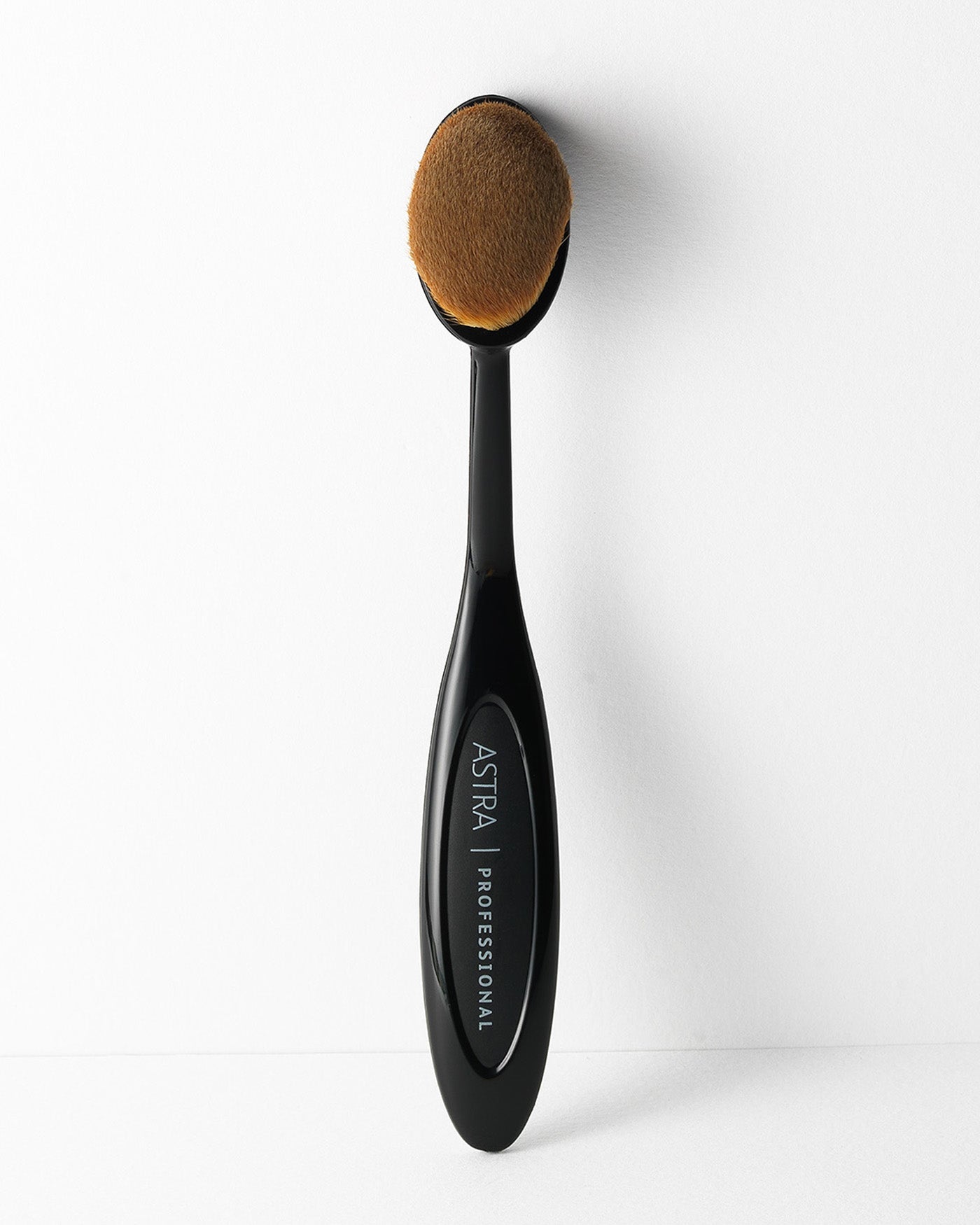 Oval brush make up store